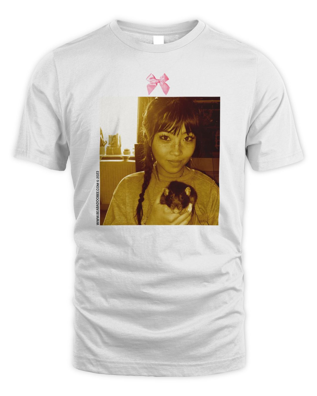Beabadoobee Merch 2023 Bea Holding Rat Photos Shirt